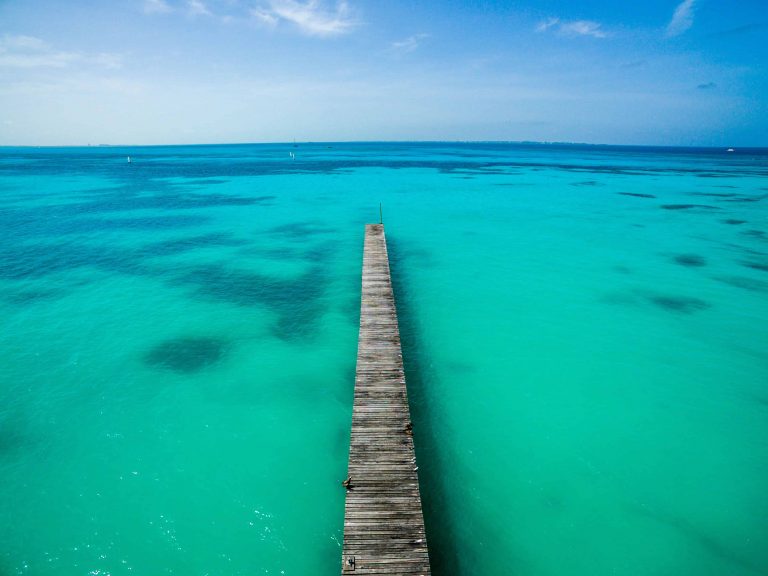 Map with the number of Tim Hortons by country - Flytrippers