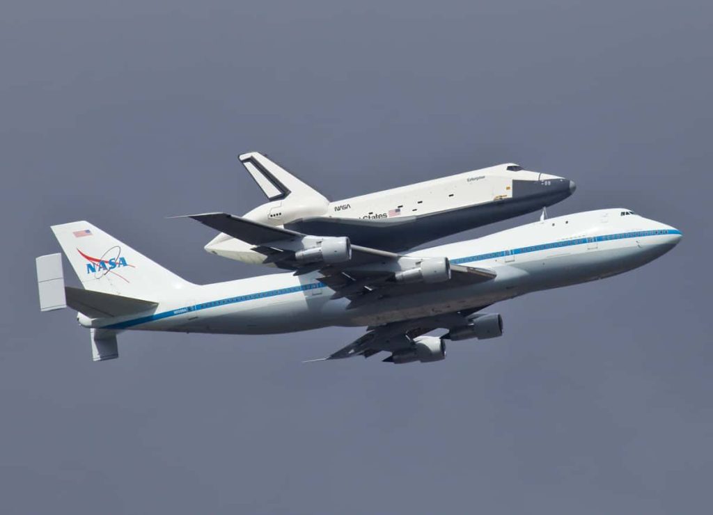 Meet the Boeing Dreamlifter and the Airbus Beluga - Flytrippers