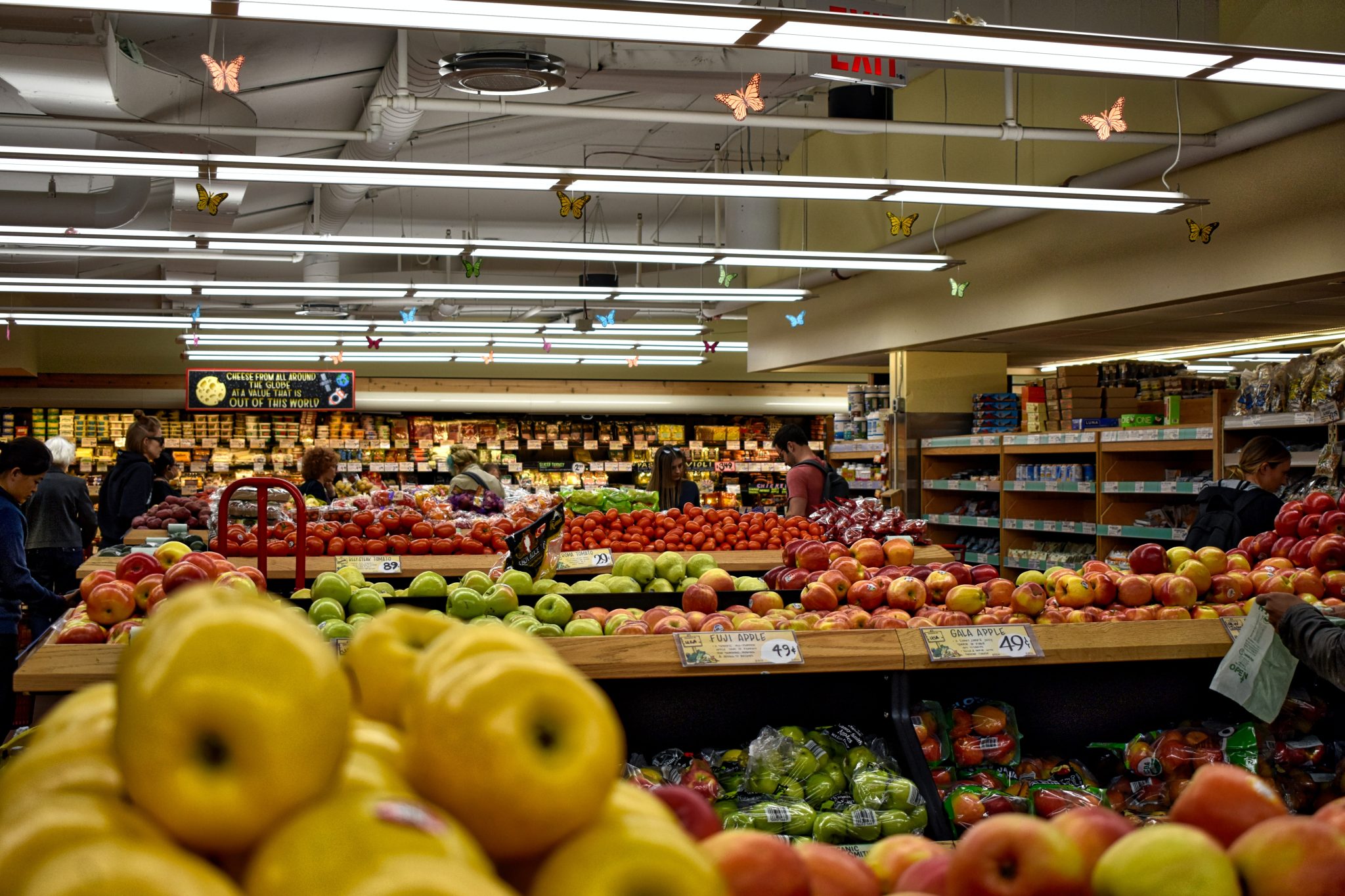 Grocery stores that accept American Express cards in Canada - Flytrippers