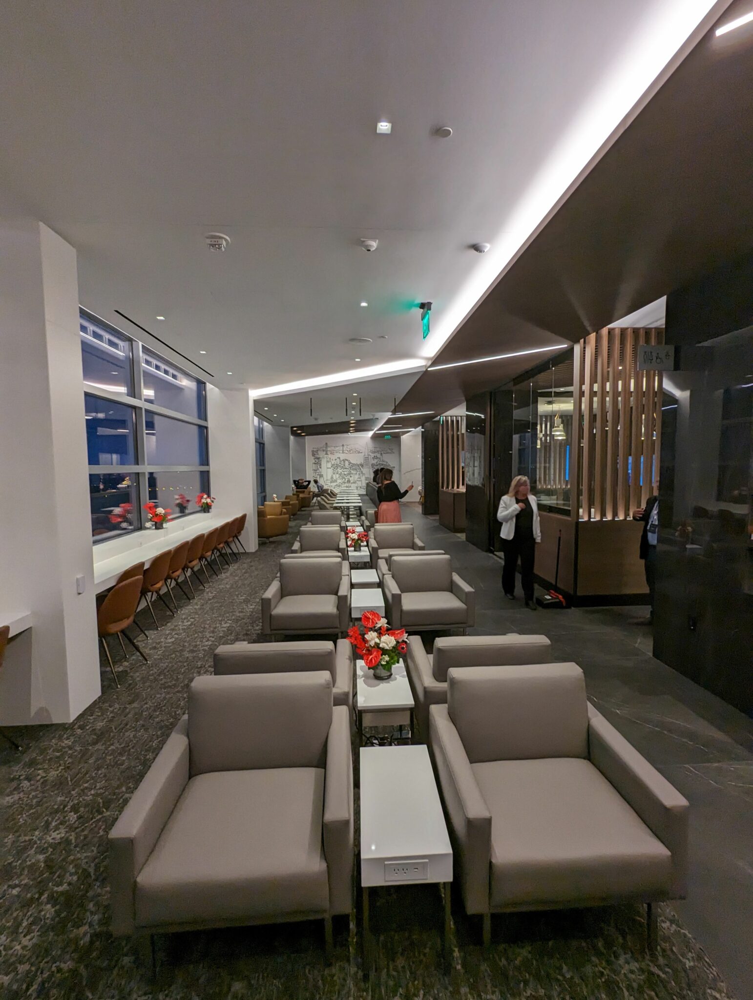 First look: Air Canada Maple Leaf Lounge San Francisco (SFO) - Flytrippers