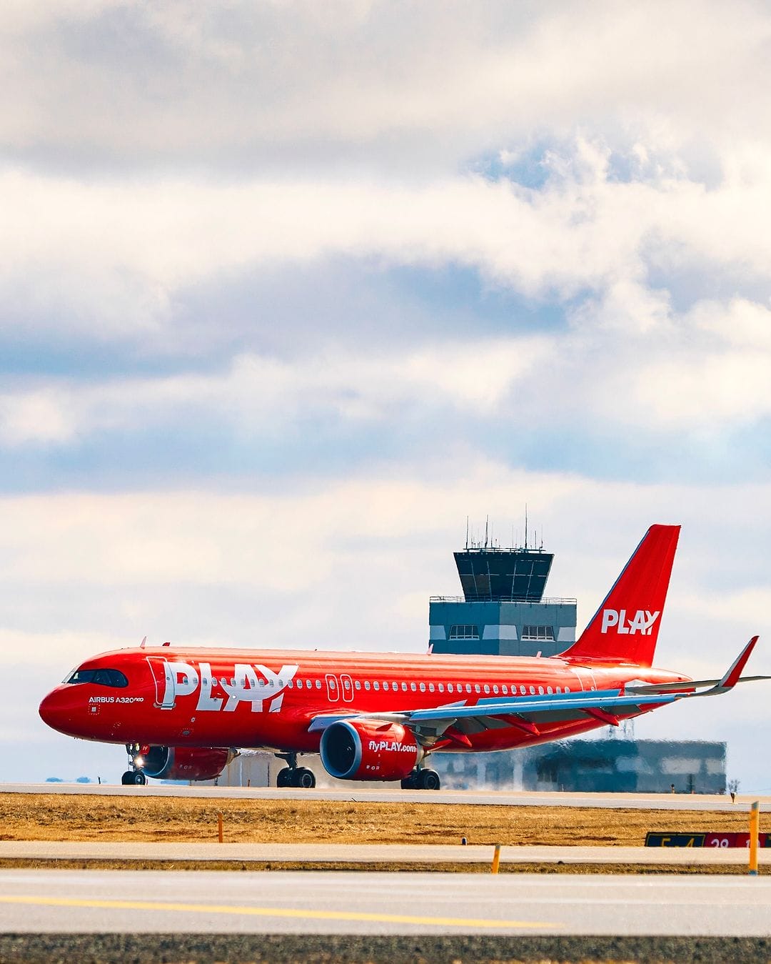 PLAY sale: 25% off from Hamilton to Europe - Flytrippers