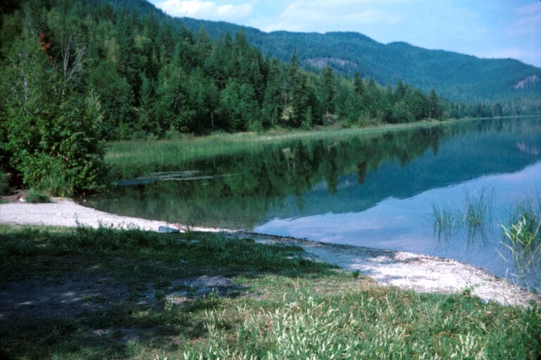 Spotted Lake in BC: an ancestral and spectacular wonder - Flytrippers