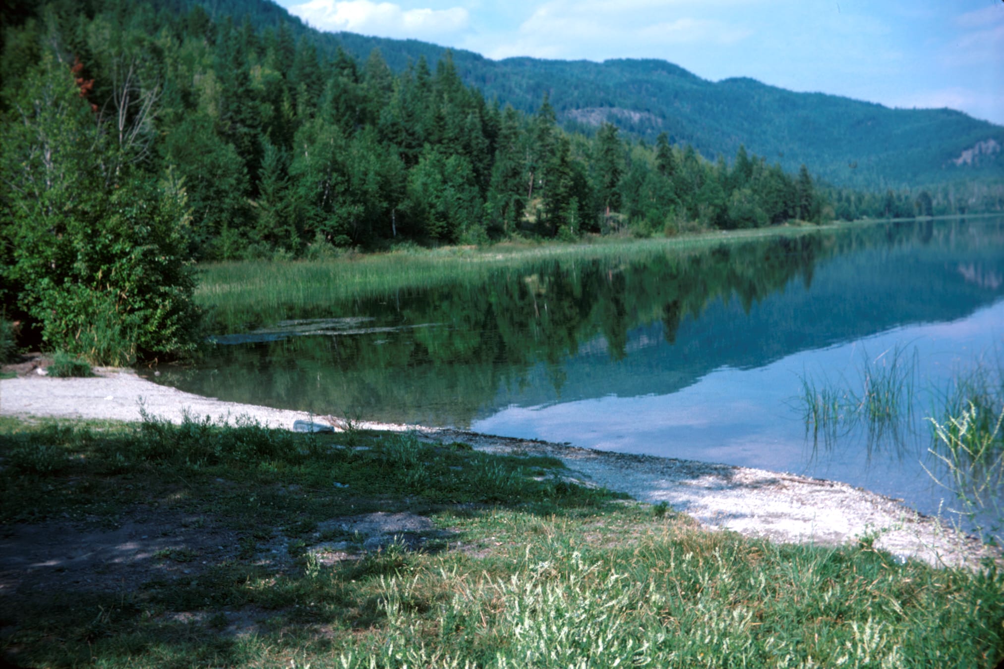 Spotted Lake in BC: an ancestral and spectacular wonder - Flytrippers
