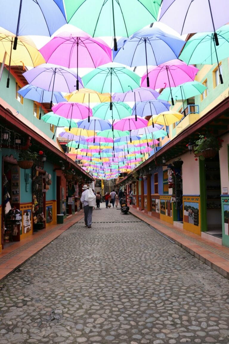 Guatapé: a colorful Colombian village for nature lovers - Flytrippers