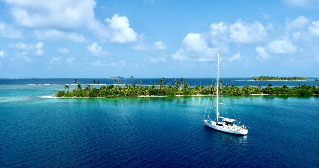 13 best islands in Panama - Flytrippers