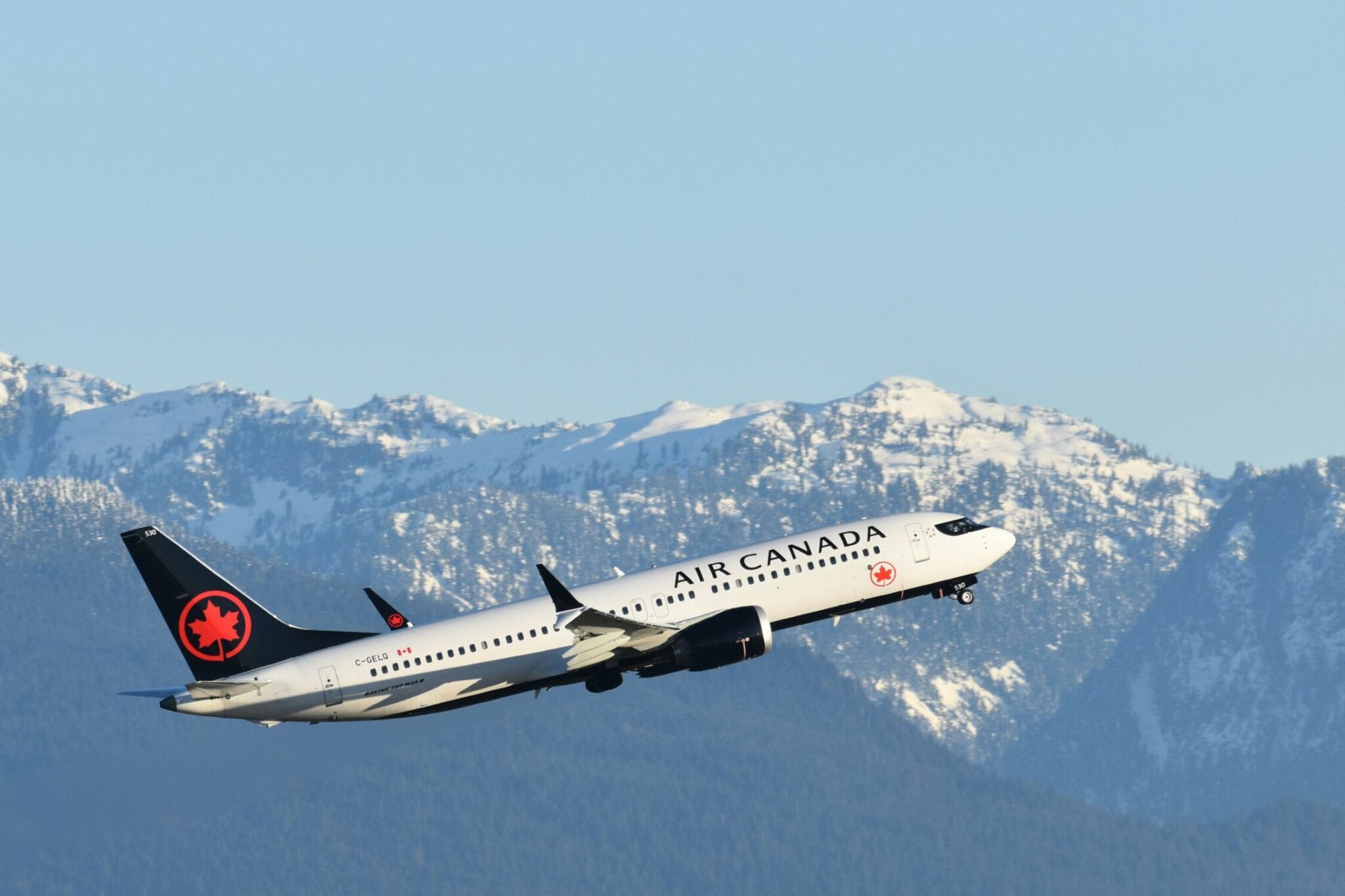 Best Canadian airlines ranking (2025) - Flytrippers