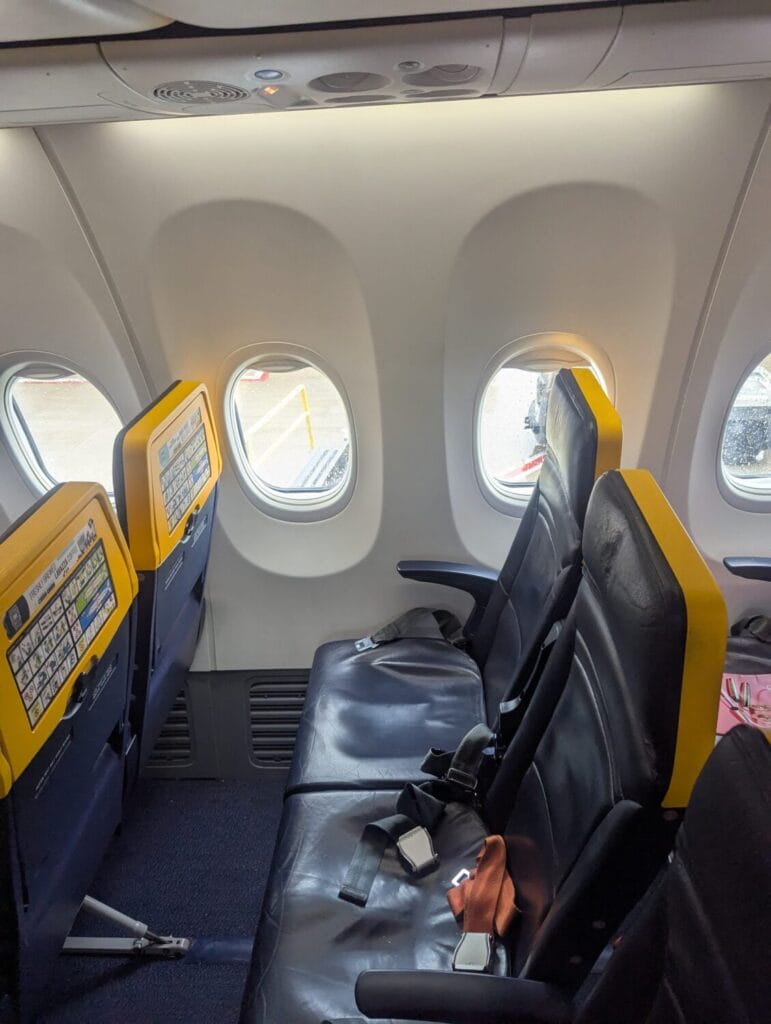 Ryanair: Tip to get a seat with extra legroom for free - Flytrippers