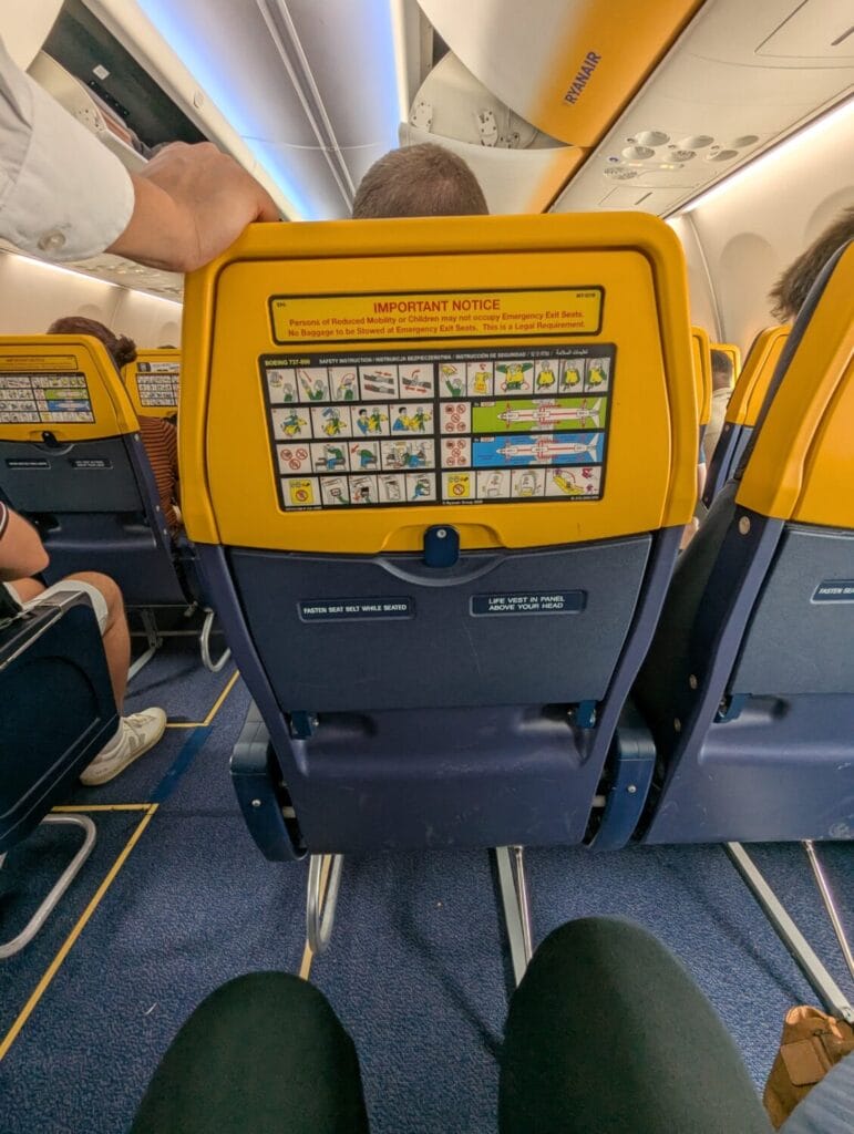 Ryanair: Tip to get a seat with extra legroom for free - Flytrippers