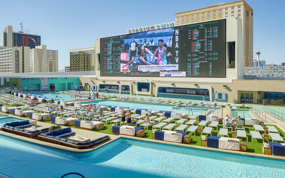 Canadian dollar at par in Las Vegas: Promotion offered by 3 hotels ...