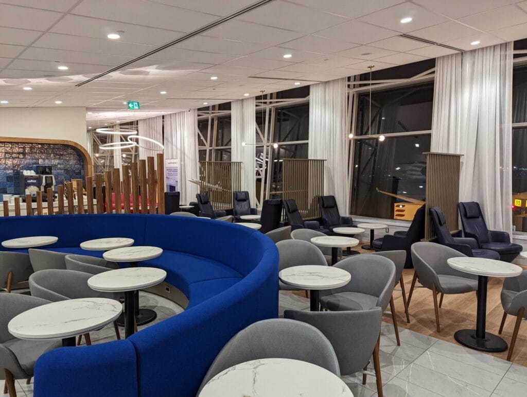 VIP airport lounges in Montreal (YUL): How to access them for free (or ...